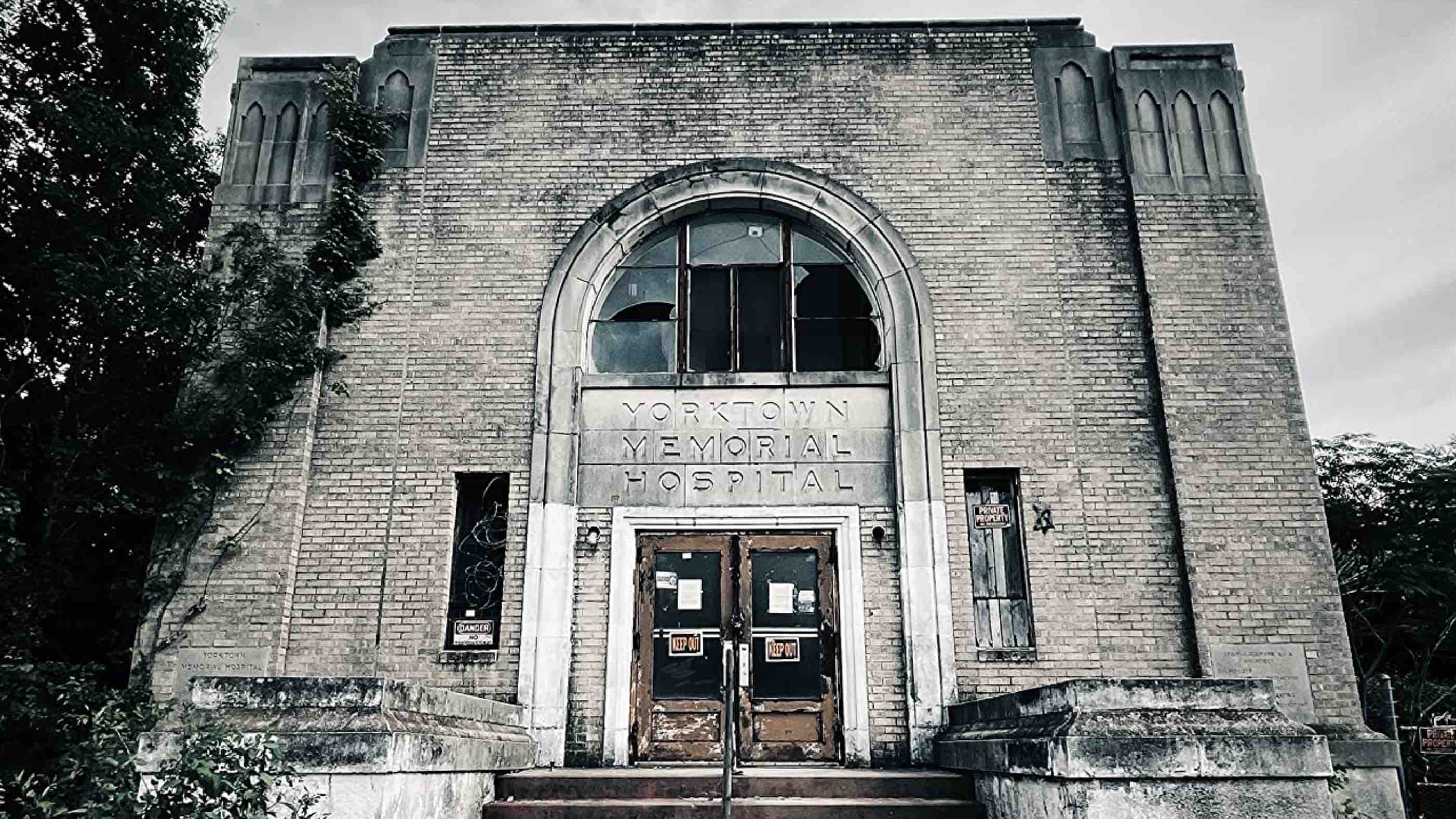 LAST RADIO CALL 2022 horror film reviews free online MOVIES & MANIA