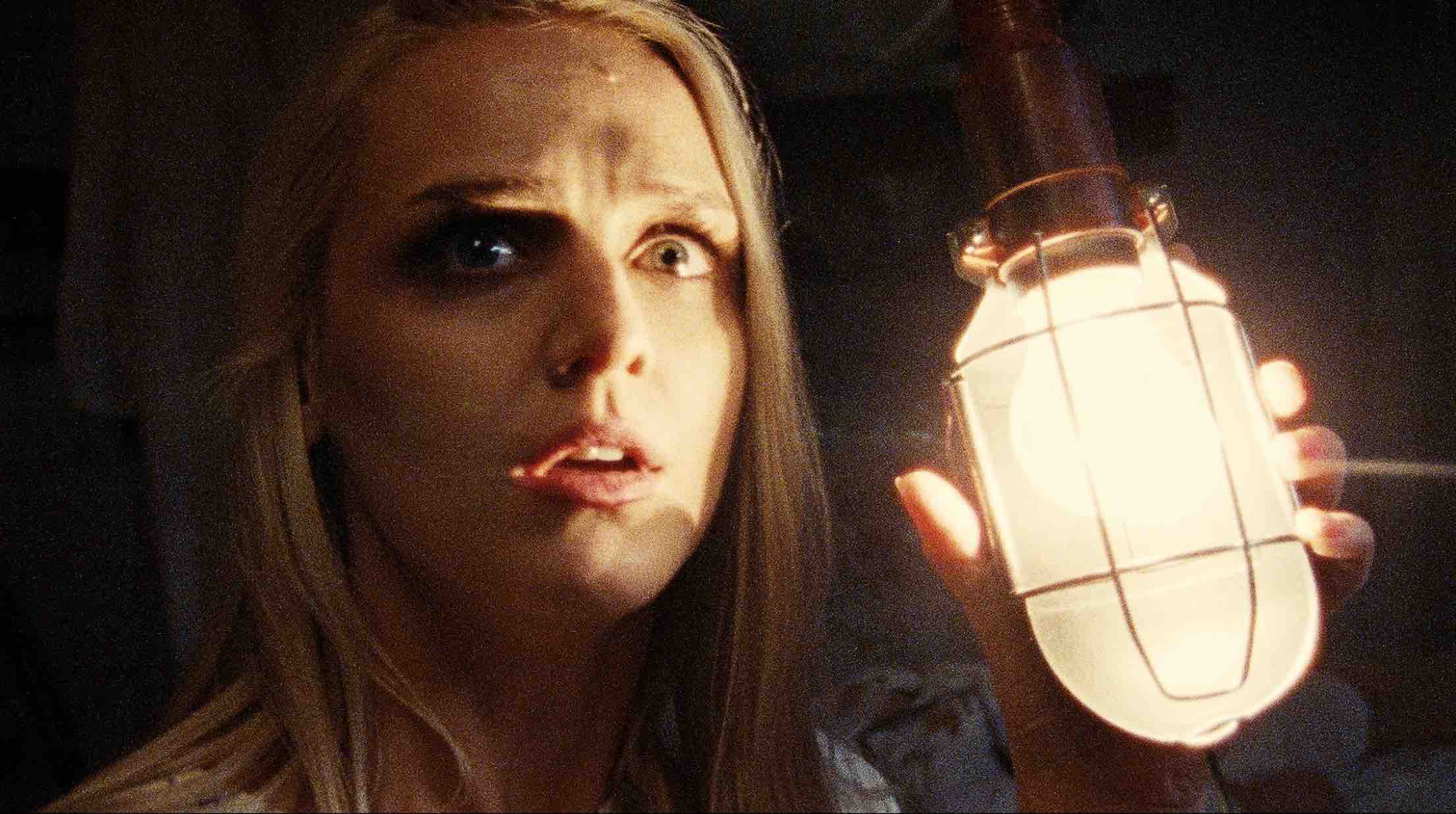 EIGHT EYES Reviews of vacation horror - MOVIES & MANIA